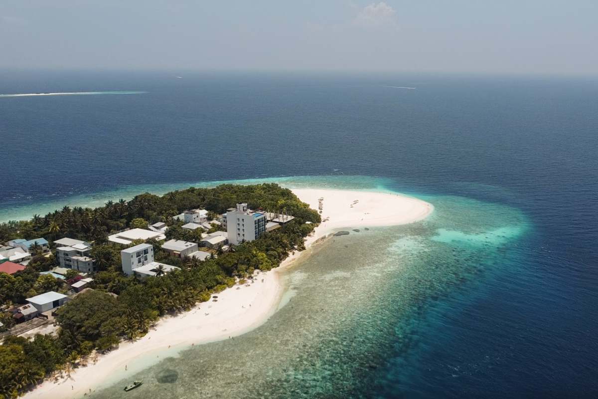 Ukulhas Island Maldives – Travel Guide & 9 Best Things