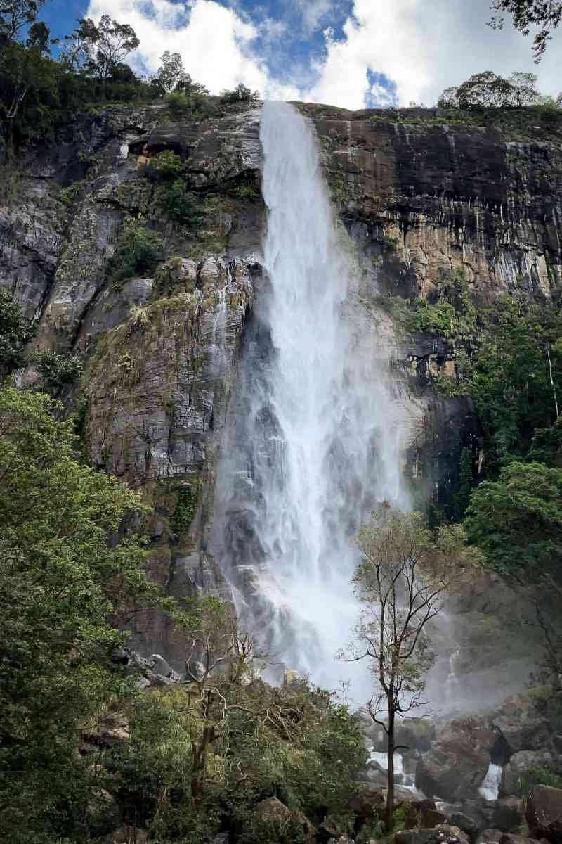Diyaluma Falls Hike - 2. Highest Waterfall In Sri Lanka