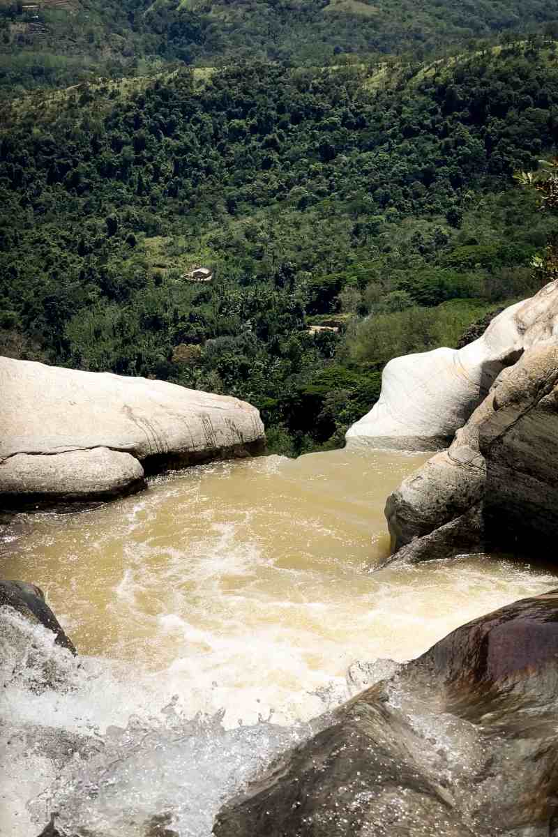 Diyaluma Falls Hike - 2. Highest Waterfall In Sri Lanka