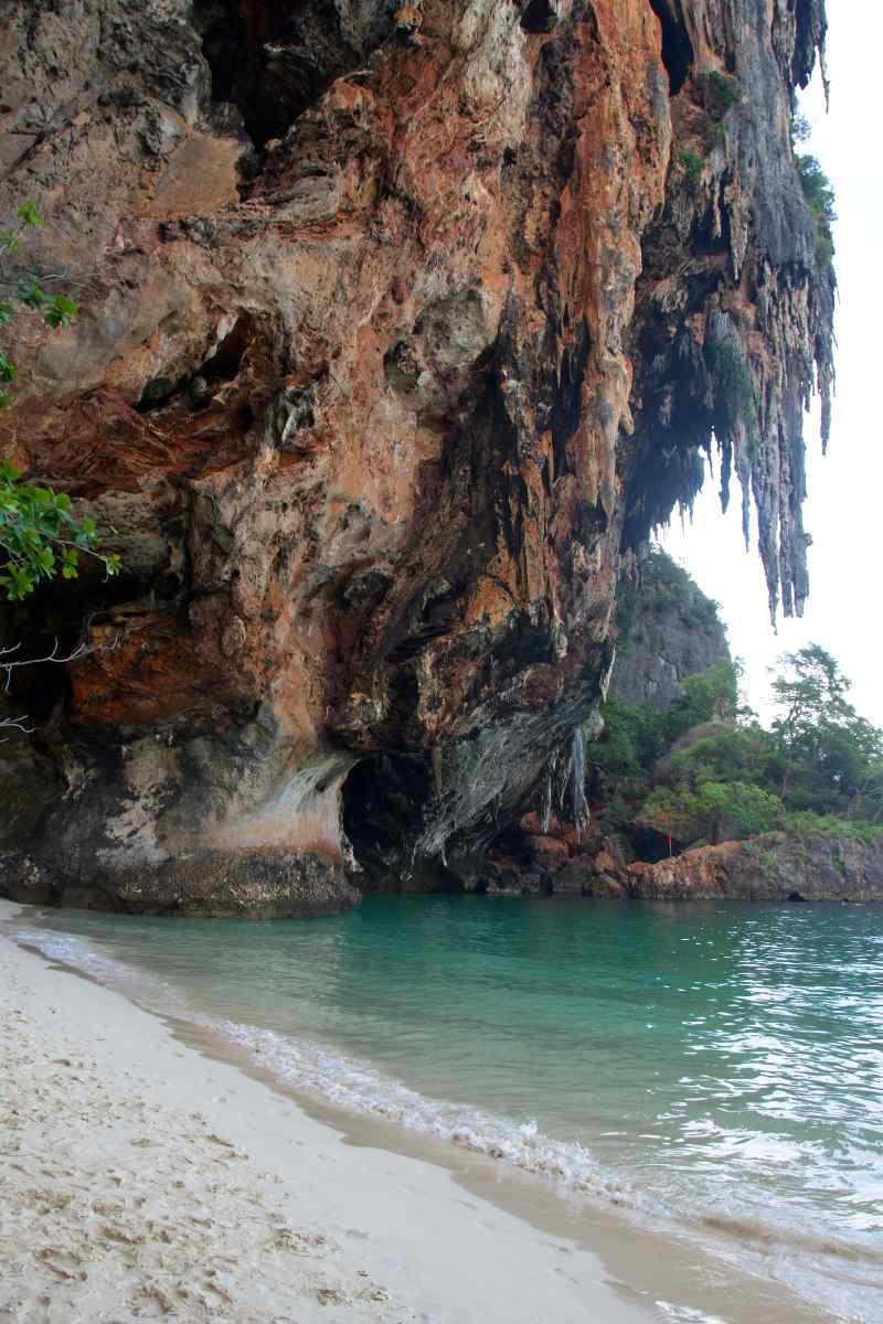 Railay Bat Cave - Hidden Viewpoint On Phra Nang Beach, Krabi