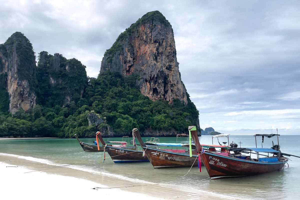 Railay Bat Cave - Hidden Viewpoint On Phra Nang Beach, Krabi