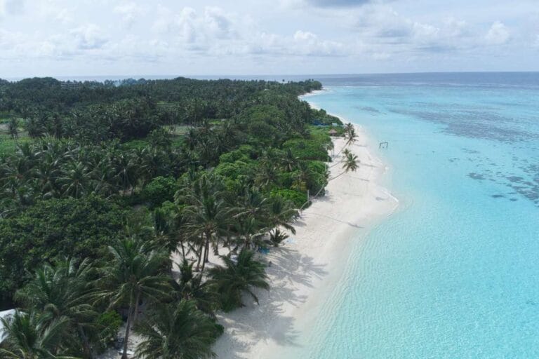 Thoddoo Island Maldives - Travel Guide & 8 Best Things